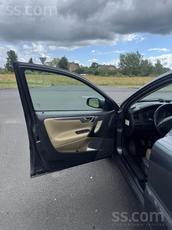 Pelēks Volvo S60 2003 Rīga, ar dzinēja tilpumu 2.40 L un nobraukumu 350 tūkst. km par 1500 €, foto 7 vietnē AUTOMOTO.COM.LV