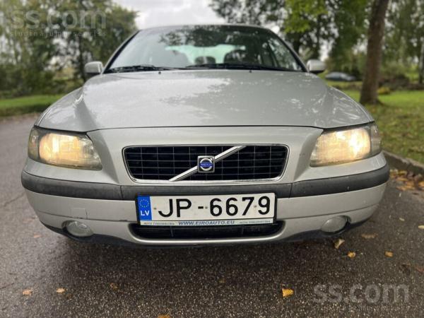 Grey Volvo S60 2003 in Rezekne, with an engine capacity of 2.40 L and mileage of 0 thousand km for 1550 €, photo 1 on AUTOMOTO.COM.LV