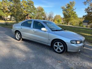 Grey Volvo S60 2003 in Madona, with an engine capacity of 2.40 L and mileage of 424 thousand km for 1300 €, photo 3 on AUTOMOTO.COM.LV