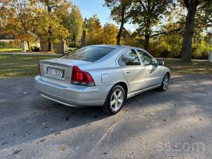 Grey Volvo S60 2003 in Madona, with an engine capacity of 2.40 L and mileage of 424 thousand km for 1300 €, photo 5 on AUTOMOTO.COM.LV