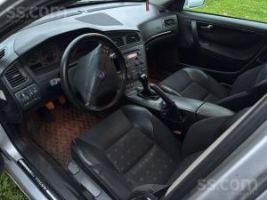 Grey Volvo S60 2003 in Madona, with an engine capacity of 2.40 L and mileage of 424 thousand km for 1300 €, photo 6 on AUTOMOTO.COM.LV