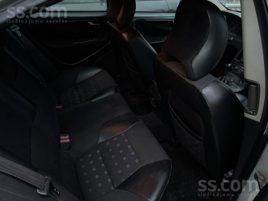 Grey Volvo S60 2003 in Madona, with an engine capacity of 2.40 L and mileage of 424 thousand km for 1300 €, photo 7 on AUTOMOTO.COM.LV