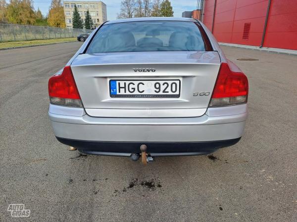 Pelēks Volvo S60 2003 Telšiai, ar dzinēja tilpumu 2.40 L un nobraukumu 360 tūkst. km par 650 €, foto 5 vietnē AUTOMOTO.COM.LV