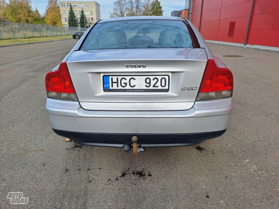 Серый Вольво С60 2003 в Тельшяй, объемом двигателя 2.40 л и пробегом 360 тыс. км за 650 €, фото 5 на AUTOMOTO.COM.LV