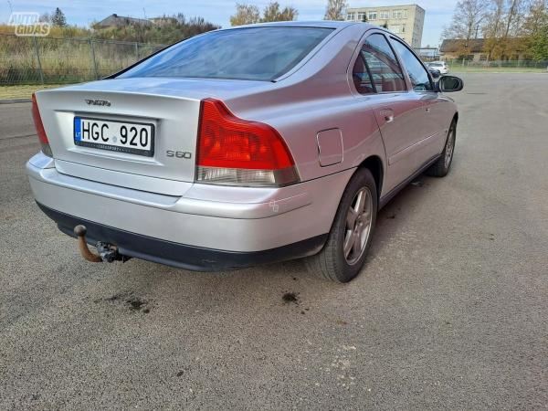 Pelēks Volvo S60 2003 Telšiai, ar dzinēja tilpumu 2.40 L un nobraukumu 360 tūkst. km par 650 €, foto 6 vietnē AUTOMOTO.COM.LV