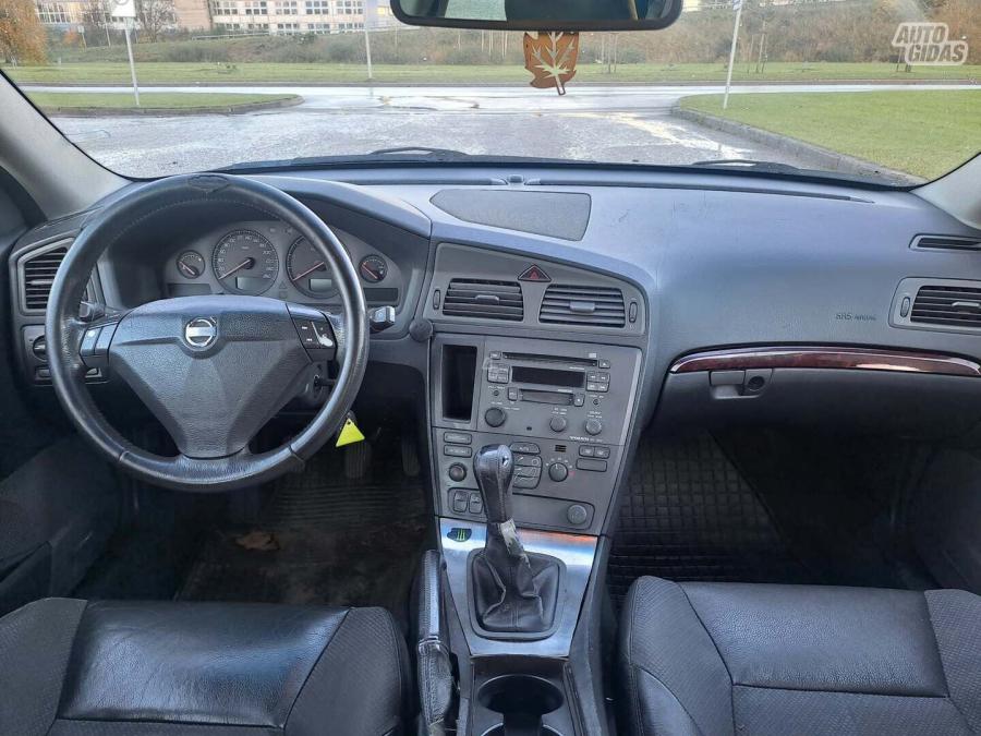 Серый Вольво С60 2003 в Тельшяй, объемом двигателя 2.40 л и пробегом 360 тыс. км за 650 €, фото 11 на AUTOMOTO.COM.LV