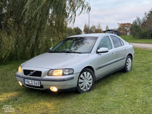 Grey Volvo S60 2003 in Salcininkai, with an engine capacity of 2.40 L and mileage of 0 thousand km for 600 €, photo 3 on AUTOMOTO.COM.LV