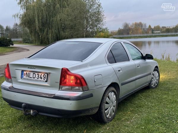 Grey Volvo S60 2003 in Salcininkai, with an engine capacity of 2.40 L and mileage of 0 thousand km for 600 €, photo 4 on AUTOMOTO.COM.LV