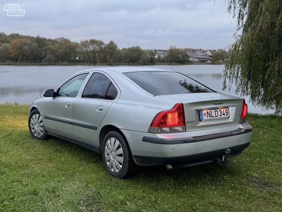 Grey Volvo S60 2003 in Salcininkai, with an engine capacity of 2.40 L and mileage of 0 thousand km for 600 €, photo 5 on AUTOMOTO.COM.LV