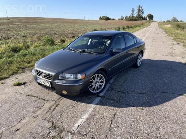Pelēks Volvo S60 2004 Ludza, ar dzinēja tilpumu 2.40 L un nobraukumu 394 tūkst. km par 650 €, foto 1 vietnē AUTOMOTO.COM.LV