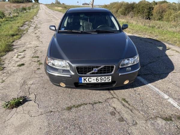 Pelēks Volvo S60 2004 Ludza, ar dzinēja tilpumu 2.40 L un nobraukumu 394 tūkst. km par 650 €, foto 2 vietnē AUTOMOTO.COM.LV