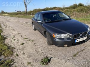 Grey Volvo S60 2004 in Ludza, with an engine capacity of 2.40 L and mileage of 394 thousand km for 650 €, photo 3 on AUTOMOTO.COM.LV