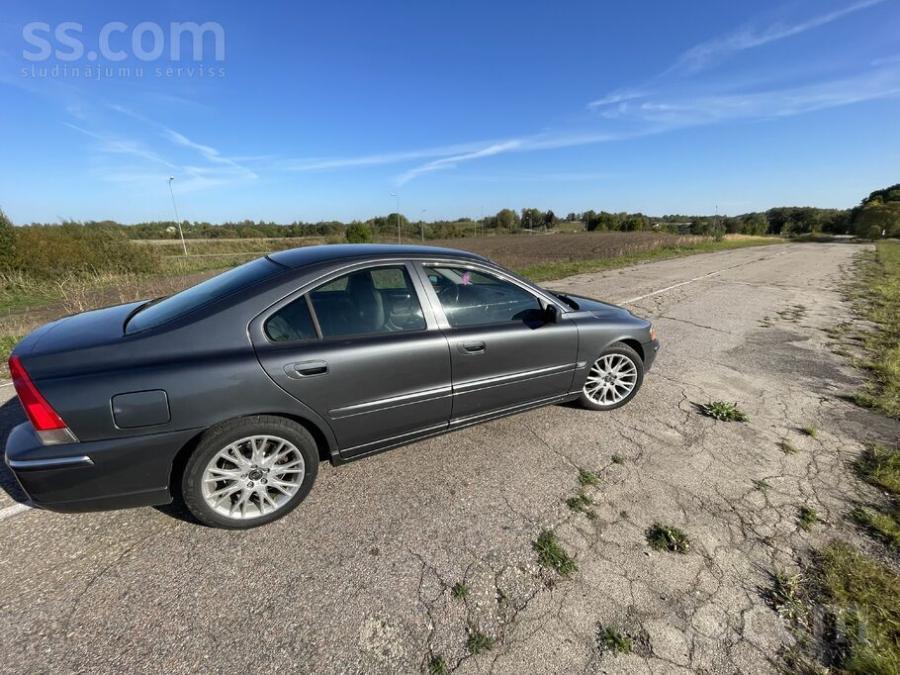 Grey Volvo S60 2004 in Ludza, with an engine capacity of 2.40 L and mileage of 394 thousand km for 650 €, photo 4 on AUTOMOTO.COM.LV