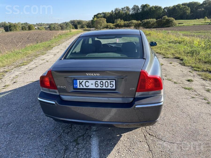 Grey Volvo S60 2004 in Ludza, with an engine capacity of 2.40 L and mileage of 394 thousand km for 650 €, photo 5 on AUTOMOTO.COM.LV