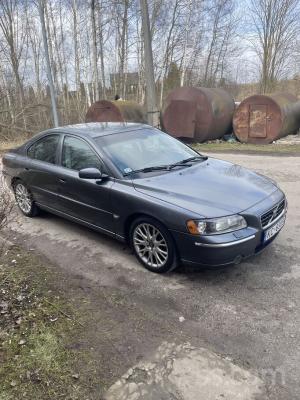 Grey Volvo S60 2004 in Ludza, with an engine capacity of 2.40 L and mileage of 394 thousand km for 650 €, photo 11 on AUTOMOTO.COM.LV