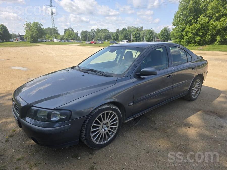 Pelēks Volvo S60 2004 Rīga, ar dzinēja tilpumu 2.40 L un nobraukumu 416 tūkst. km par 1000 €, foto 1 vietnē AUTOMOTO.COM.LV