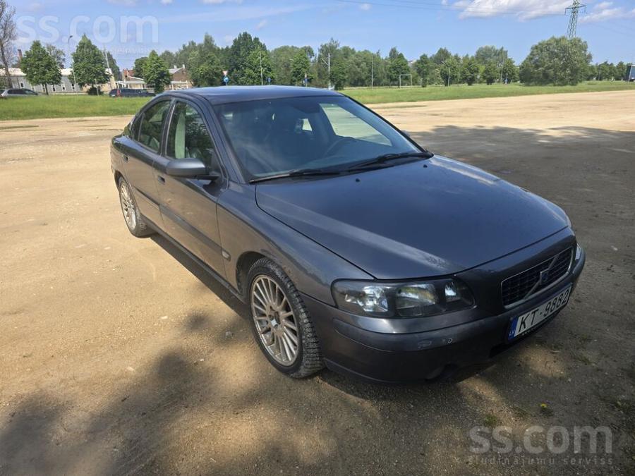 Pelēks Volvo S60 2004 Rīga, ar dzinēja tilpumu 2.40 L un nobraukumu 416 tūkst. km par 1000 €, foto 3 vietnē AUTOMOTO.COM.LV