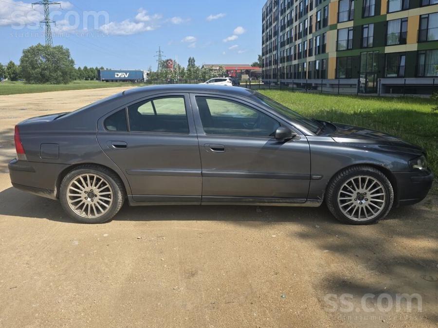 Pelēks Volvo S60 2004 Rīga, ar dzinēja tilpumu 2.40 L un nobraukumu 416 tūkst. km par 1000 €, foto 4 vietnē AUTOMOTO.COM.LV
