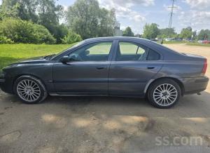 Pelēks Volvo S60 2004 Rīga, ar dzinēja tilpumu 2.40 L un nobraukumu 416 tūkst. km par 1000 €, foto 5 vietnē AUTOMOTO.COM.LV