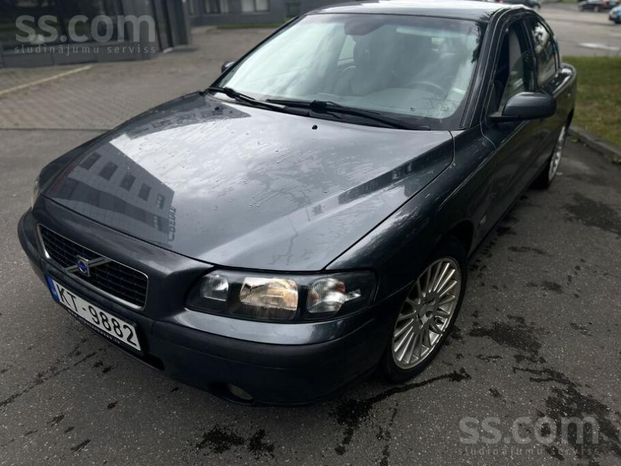 Pelēks Volvo S60 2004 Rīga, ar dzinēja tilpumu 2.40 L un nobraukumu 380 tūkst. km par 1350 €, foto 2 vietnē AUTOMOTO.COM.LV