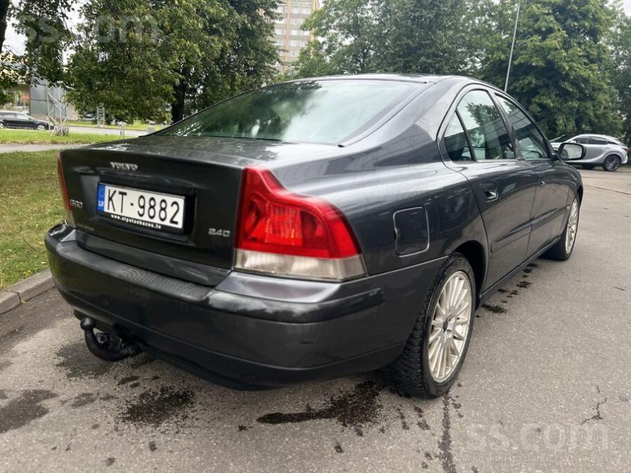 Pelēks Volvo S60 2004 Rīga, ar dzinēja tilpumu 2.40 L un nobraukumu 380 tūkst. km par 1350 €, foto 3 vietnē AUTOMOTO.COM.LV