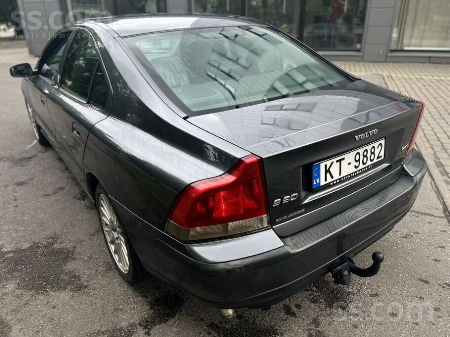 Pelēks Volvo S60 2004 Rīga, ar dzinēja tilpumu 2.40 L un nobraukumu 380 tūkst. km par 1350 €, foto 4 vietnē AUTOMOTO.COM.LV
