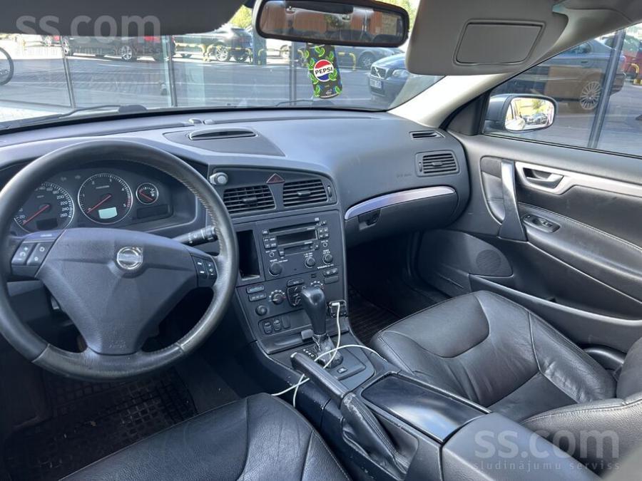 Pelēks Volvo S60 2004 Rīga, ar dzinēja tilpumu 2.40 L un nobraukumu 380 tūkst. km par 1350 €, foto 5 vietnē AUTOMOTO.COM.LV