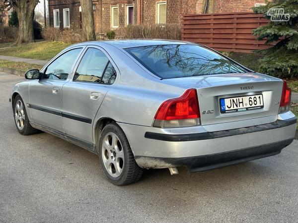 Grey Volvo S60 2004 in Taurage, with an engine capacity of 2.40 L and mileage of 400 thousand km for 750 €, photo 4 on AUTOMOTO.COM.LV