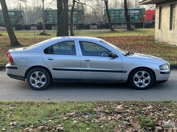 Grey Volvo S60 2004 in Taurage, with an engine capacity of 2.40 L and mileage of 400 thousand km for 750 €, photo 8 on AUTOMOTO.COM.LV