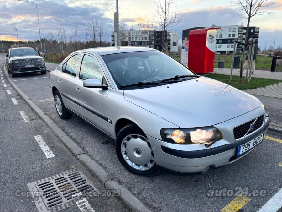 Pelēks Volvo S60 2004 Tallina, ar dzinēja tilpumu 2.40 L un nobraukumu 365 tūkst. km par 1690 €, foto 4 vietnē AUTOMOTO.COM.LV