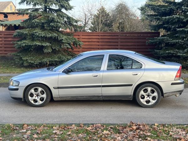 Grey Volvo S60 2004 in Taurage, with an engine capacity of 2.40 L and mileage of 400 thousand km for 750 €, photo 6 on AUTOMOTO.COM.LV