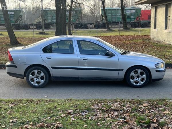 Grey Volvo S60 2004 in Taurage, with an engine capacity of 2.40 L and mileage of 400 thousand km for 750 €, photo 7 on AUTOMOTO.COM.LV