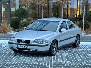 Grey Volvo S60 2004 in Vilnius, with an engine capacity of 2.40 L and mileage of 277 thousand km for 1350 €, photo  on AUTOMOTO.COM.LV