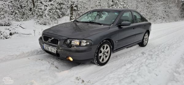 Grey Volvo S60 2004 in Utena, with an engine capacity of 2.40 L and mileage of 410 thousand km for 1500 €, photo 2 on AUTOMOTO.COM.LV