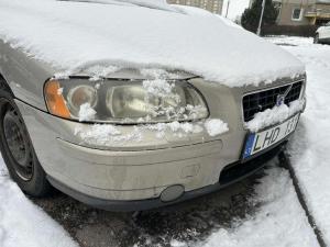 Pelēks Volvo S60 2004 Kauņa, ar dzinēja tilpumu 2.44 L un nobraukumu 302 tūkst. km par 600 €, foto 5 vietnē AUTOMOTO.COM.LV