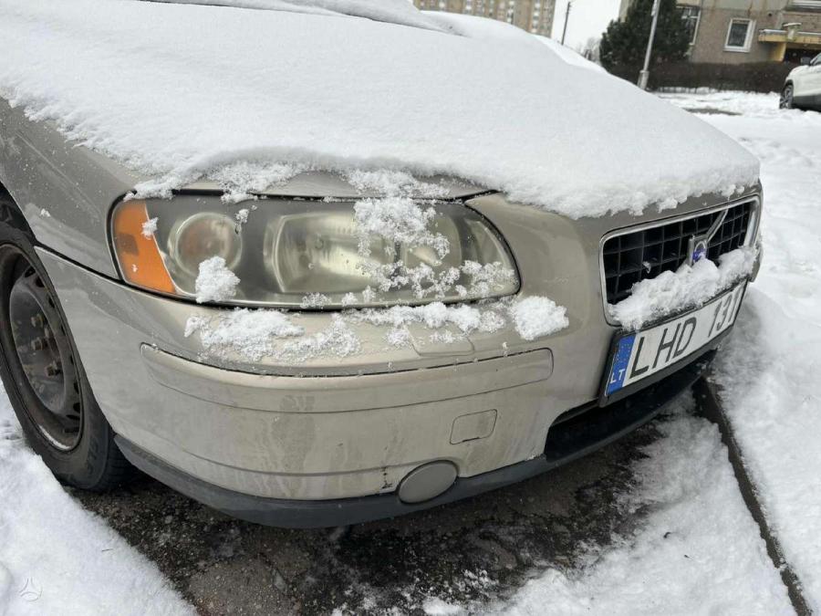 Pelēks Volvo S60 2004 Kauņa, ar dzinēja tilpumu 2.44 L un nobraukumu 302 tūkst. km par 600 €, foto 5 vietnē AUTOMOTO.COM.LV