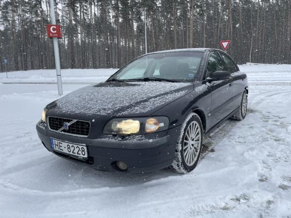 Pelēks Volvo S60 2004 Rīga, ar dzinēja tilpumu 2.40 L un nobraukumu 426 tūkst. km par 1500 €, foto 1 vietnē AUTOMOTO.COM.LV