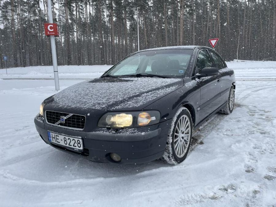 Pelēks Volvo S60 2004 Rīga, ar dzinēja tilpumu 2.40 L un nobraukumu 426 tūkst. km par 1500 €, foto 1 vietnē AUTOMOTO.COM.LV