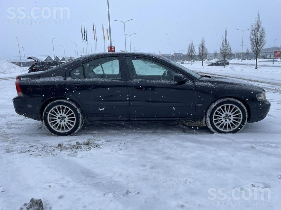 Pelēks Volvo S60 2004 Rīga, ar dzinēja tilpumu 2.40 L un nobraukumu 426 tūkst. km par 1500 €, foto 3 vietnē AUTOMOTO.COM.LV
