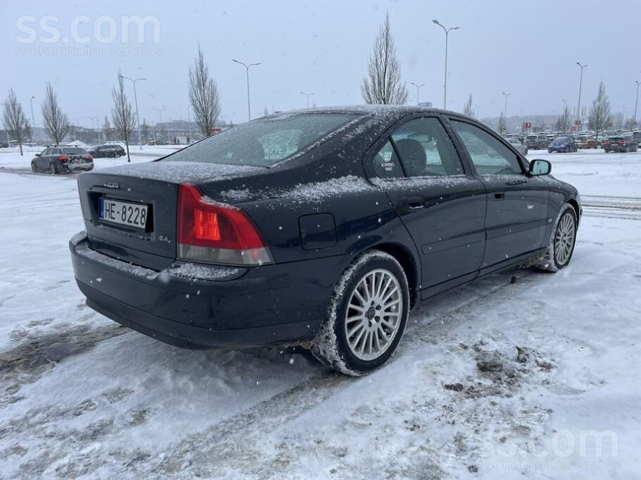 Pelēks Volvo S60 2004 Rīga, ar dzinēja tilpumu 2.40 L un nobraukumu 426 tūkst. km par 1500 €, foto 4 vietnē AUTOMOTO.COM.LV
