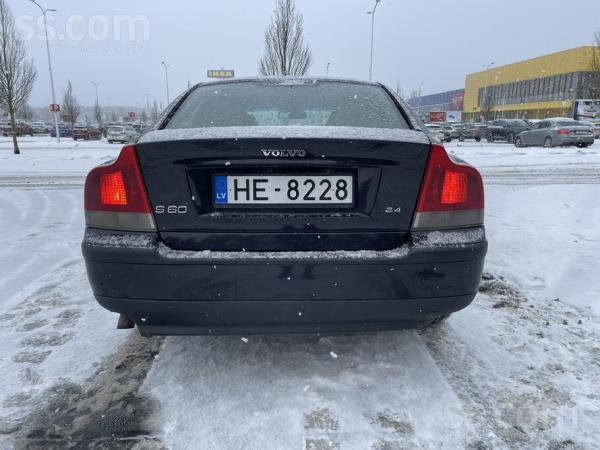 Pelēks Volvo S60 2004 Rīga, ar dzinēja tilpumu 2.40 L un nobraukumu 426 tūkst. km par 1500 €, foto 5 vietnē AUTOMOTO.COM.LV