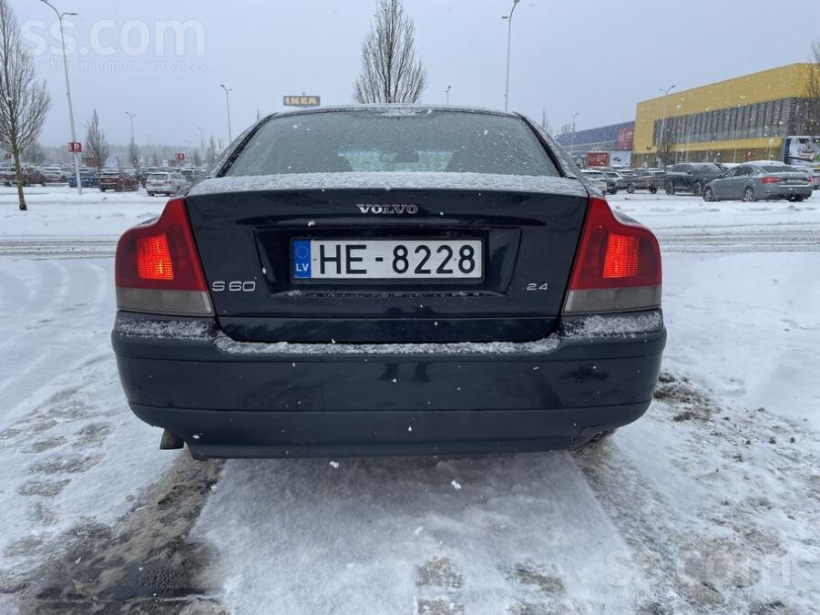 Pelēks Volvo S60 2004 Rīga, ar dzinēja tilpumu 2.40 L un nobraukumu 426 tūkst. km par 1500 €, foto 5 vietnē AUTOMOTO.COM.LV