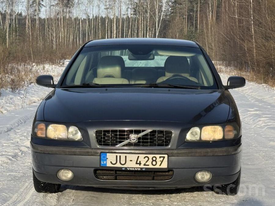 Pelēks Volvo S60 2004 Jelgava, ar dzinēja tilpumu 2.40 L un nobraukumu 403 tūkst. km par 1550 €, foto 1 vietnē AUTOMOTO.COM.LV