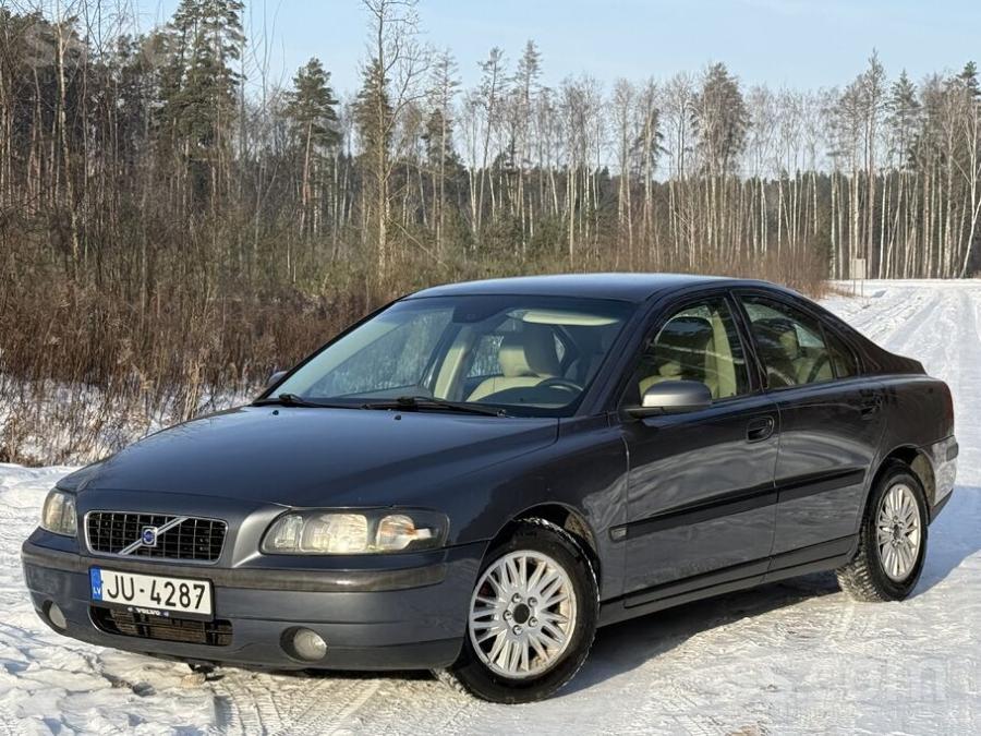Pelēks Volvo S60 2004 Jelgava, ar dzinēja tilpumu 2.40 L un nobraukumu 403 tūkst. km par 1550 €, foto 3 vietnē AUTOMOTO.COM.LV
