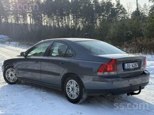 Pelēks Volvo S60 2004 Jelgava, ar dzinēja tilpumu 2.40 L un nobraukumu 403 tūkst. km par 1550 €, foto 5 vietnē AUTOMOTO.COM.LV