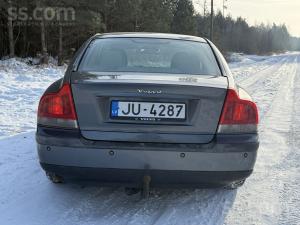 Pelēks Volvo S60 2004 Jelgava, ar dzinēja tilpumu 2.40 L un nobraukumu 403 tūkst. km par 1550 €, foto 6 vietnē AUTOMOTO.COM.LV