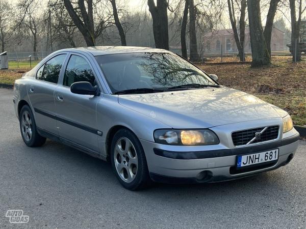 Grey Volvo S60 2004 in Klaipeda, with an engine capacity of 2.40 L and mileage of 400 thousand km for 850 €, photo 2 on AUTOMOTO.COM.LV
