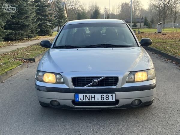 Grey Volvo S60 2004 in Klaipeda, with an engine capacity of 2.40 L and mileage of 400 thousand km for 850 €, photo 3 on AUTOMOTO.COM.LV