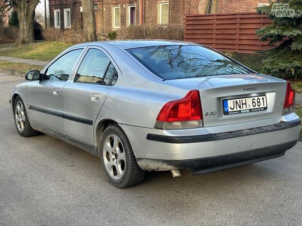 Grey Volvo S60 2004 in Klaipeda, with an engine capacity of 2.40 L and mileage of 400 thousand km for 850 €, photo 4 on AUTOMOTO.COM.LV