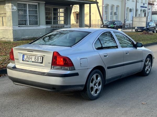 Grey Volvo S60 2004 in Klaipeda, with an engine capacity of 2.40 L and mileage of 400 thousand km for 850 €, photo 5 on AUTOMOTO.COM.LV